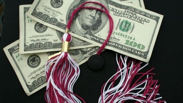 What Is A Good High School Graduation Money Gift Amount?