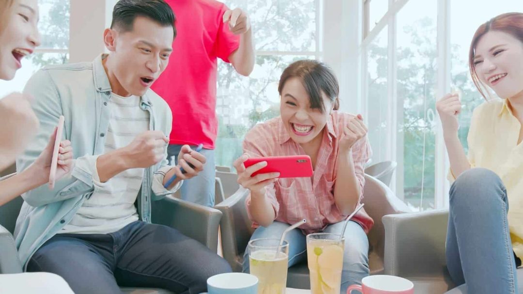 20 Super Fun Things To Do On FaceTime With Friends