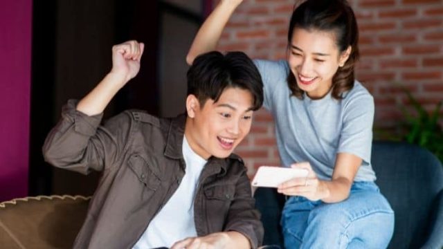 25 Fun Games To Play On FaceTime With Friends In 2024