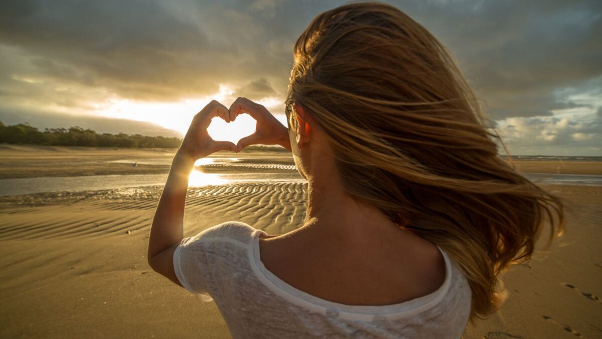 160+ Beautiful Words To Describe Mom | HugATeen.Com