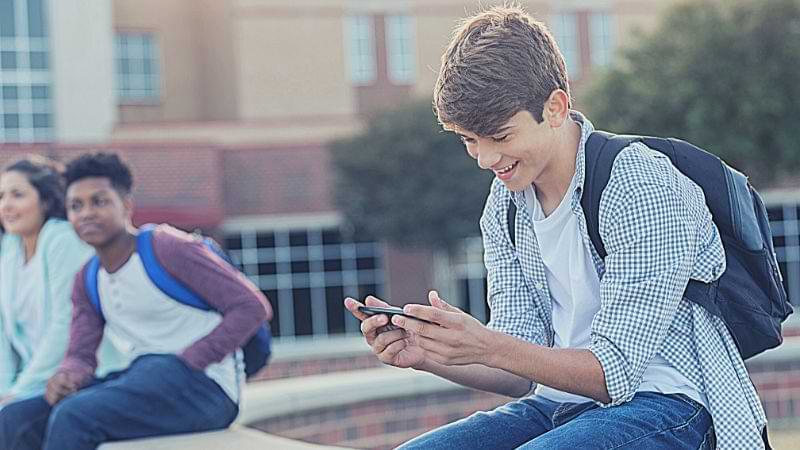 9 Texts To Get Him Chasing You And Stay On His Mind